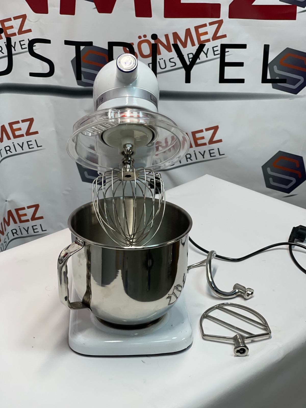 Set üstü Çırpıcı Mikser 8 Litre 6 000 00 Tl Kdv