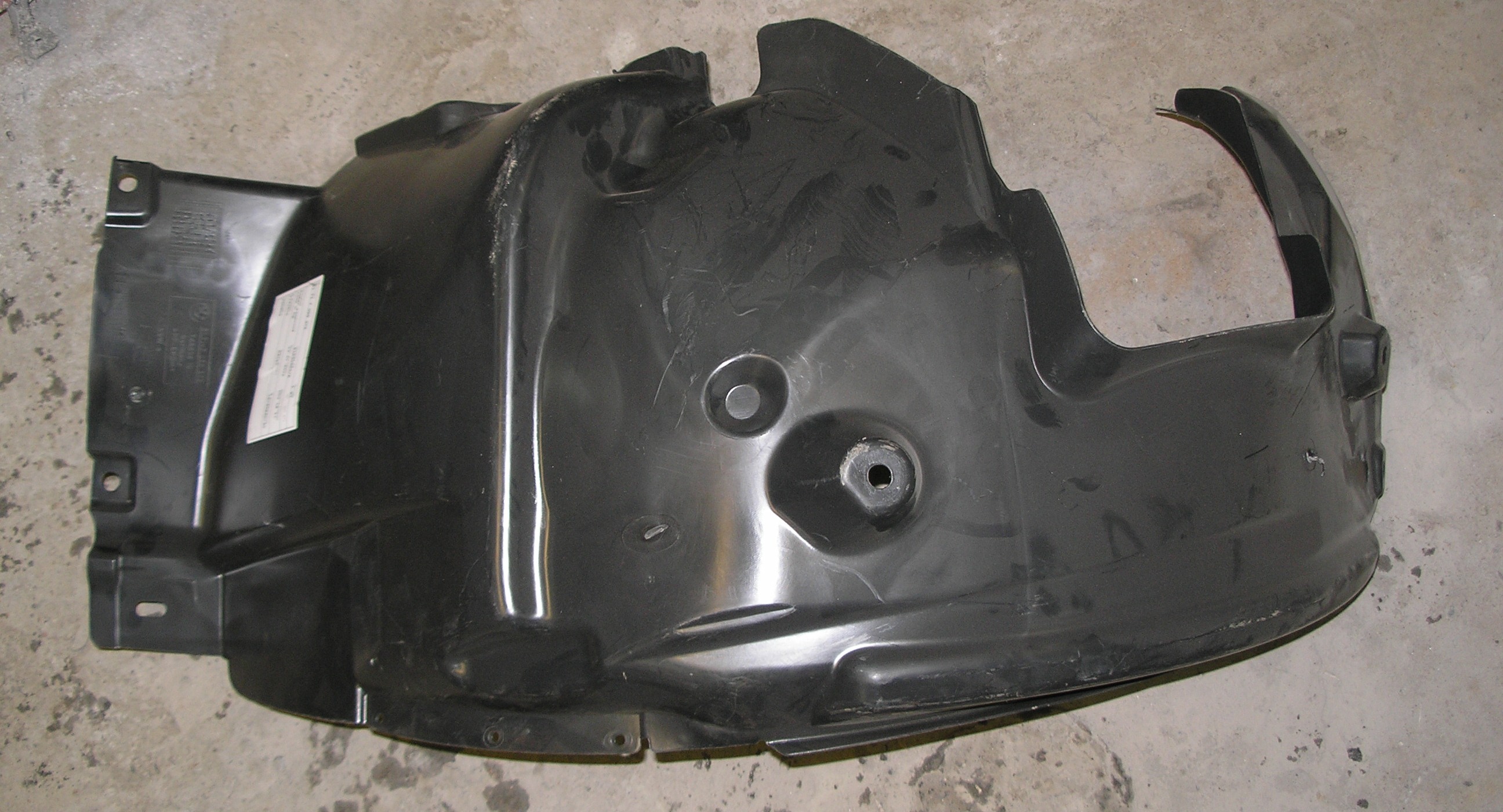 BMW E87 ÖN ÇAMURLUK DAVLUMBAZI SAĞ ÖNÜN ARKASI 2004-2008